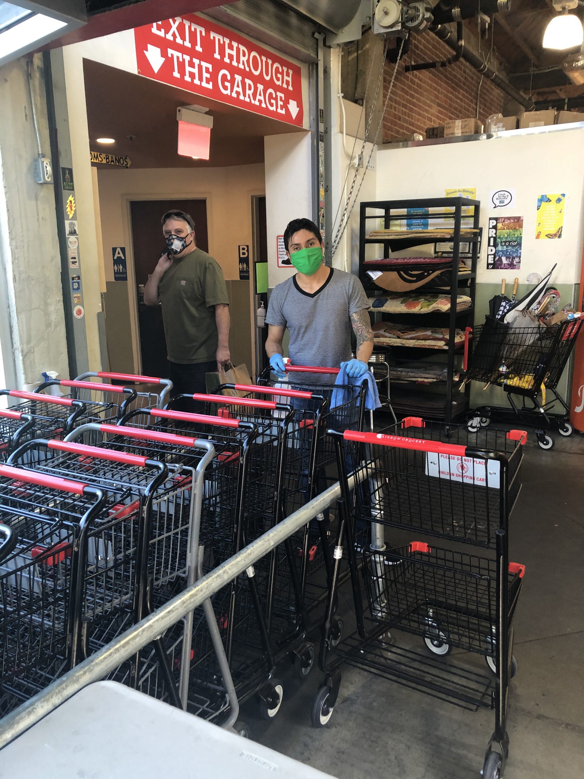 ‘Shopping for the apocalypse’: grocery worker offers a peek behind the ...