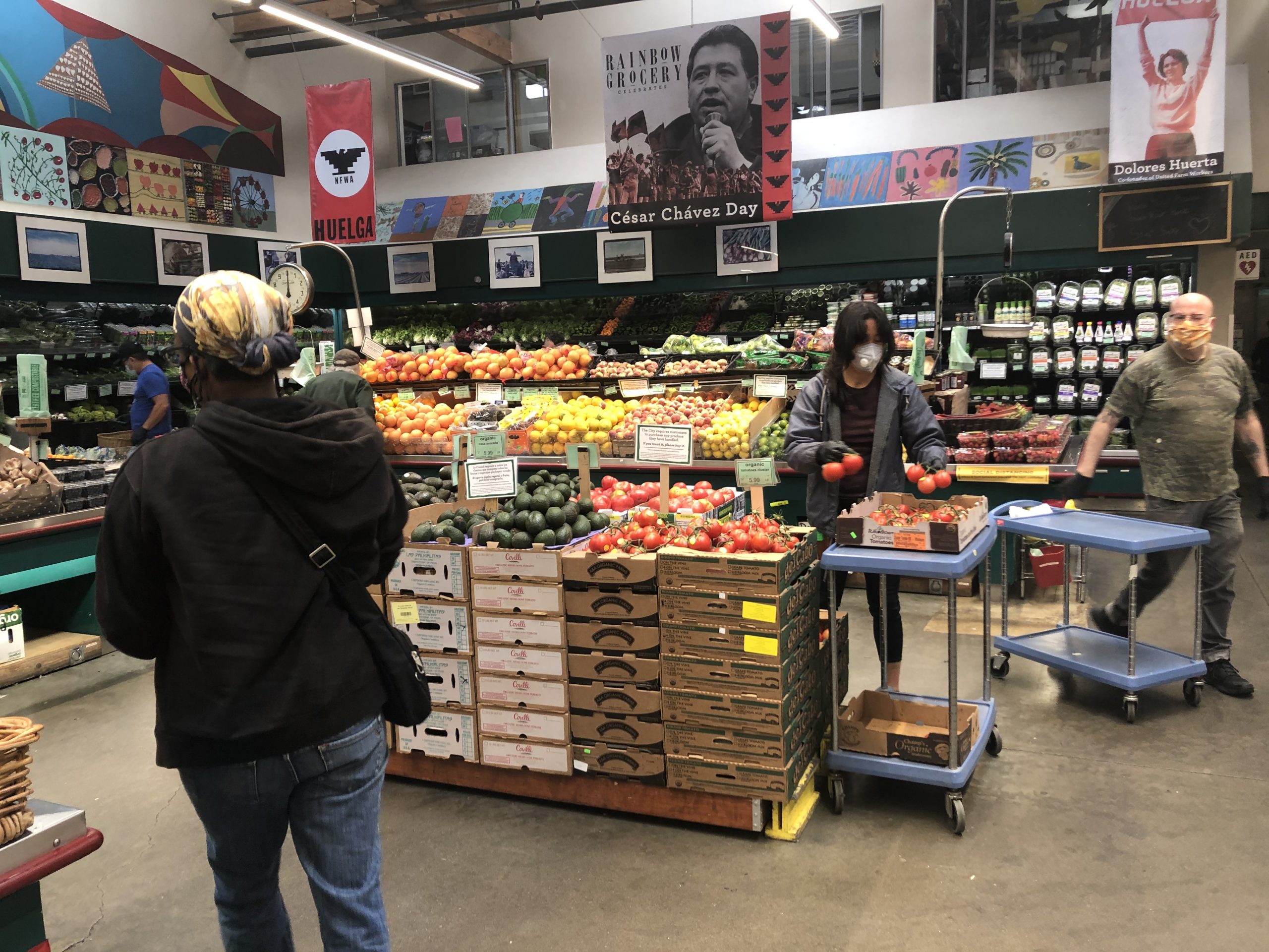 ‘Shopping for the apocalypse’: grocery worker offers a peek behind the ...